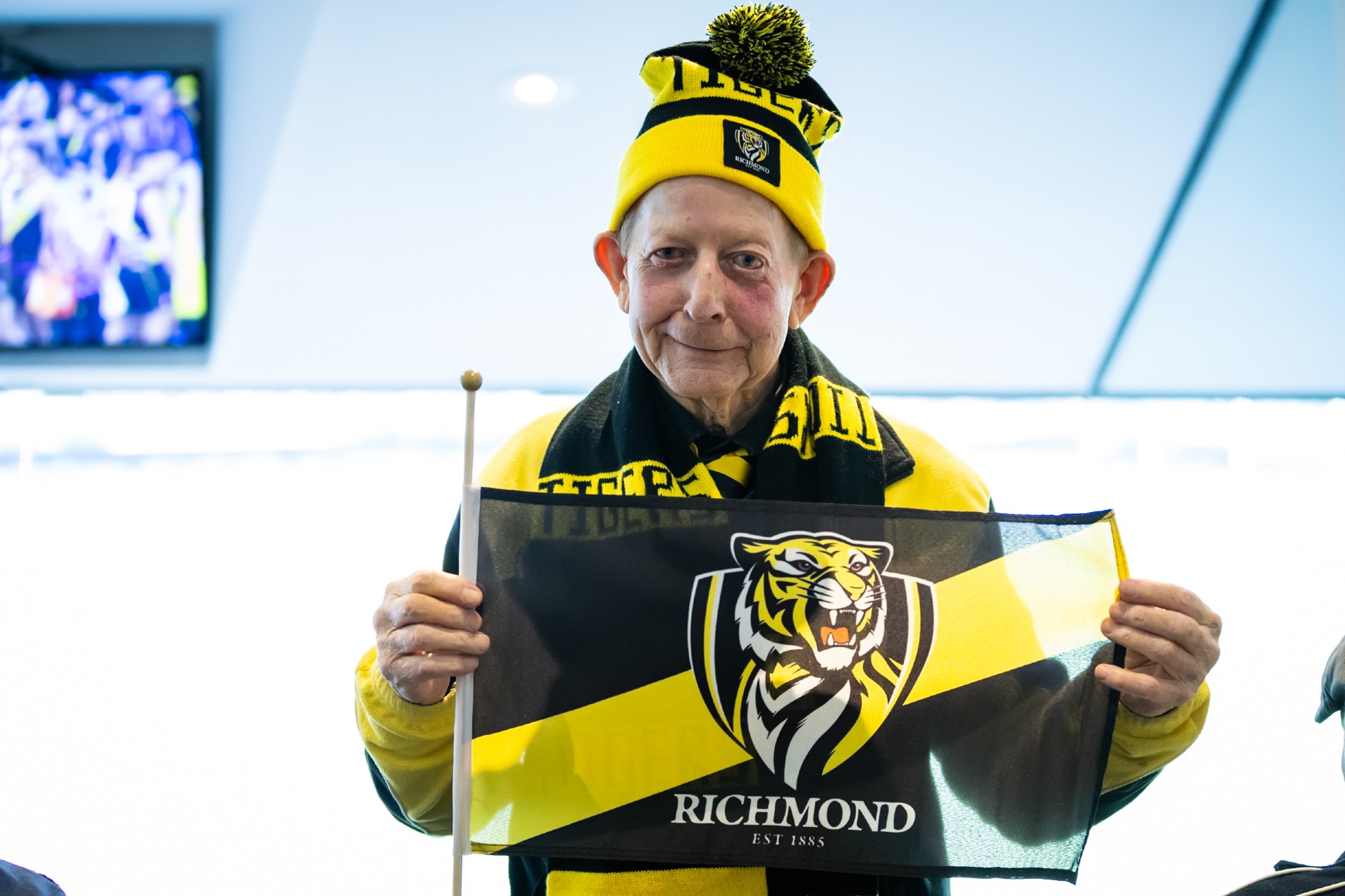 Foxtel treats aged care residents to a day at the footy - Hellocare